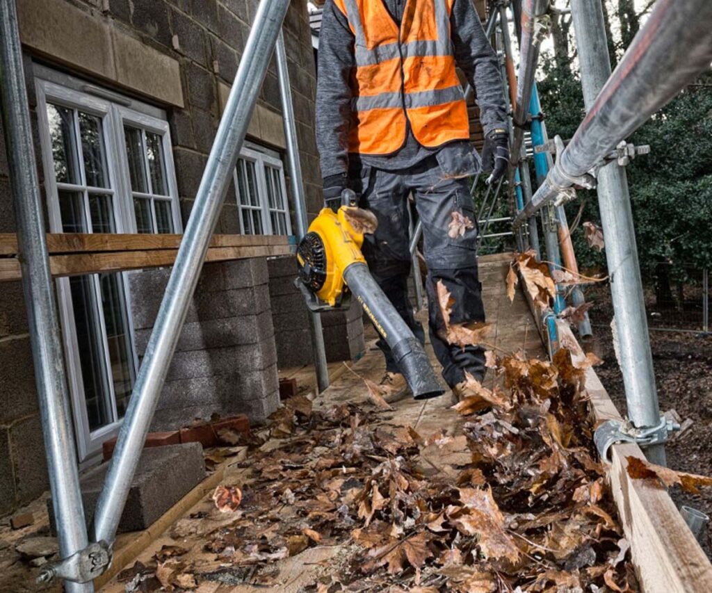 How to Choose the Best Leaf Blower for your Garden